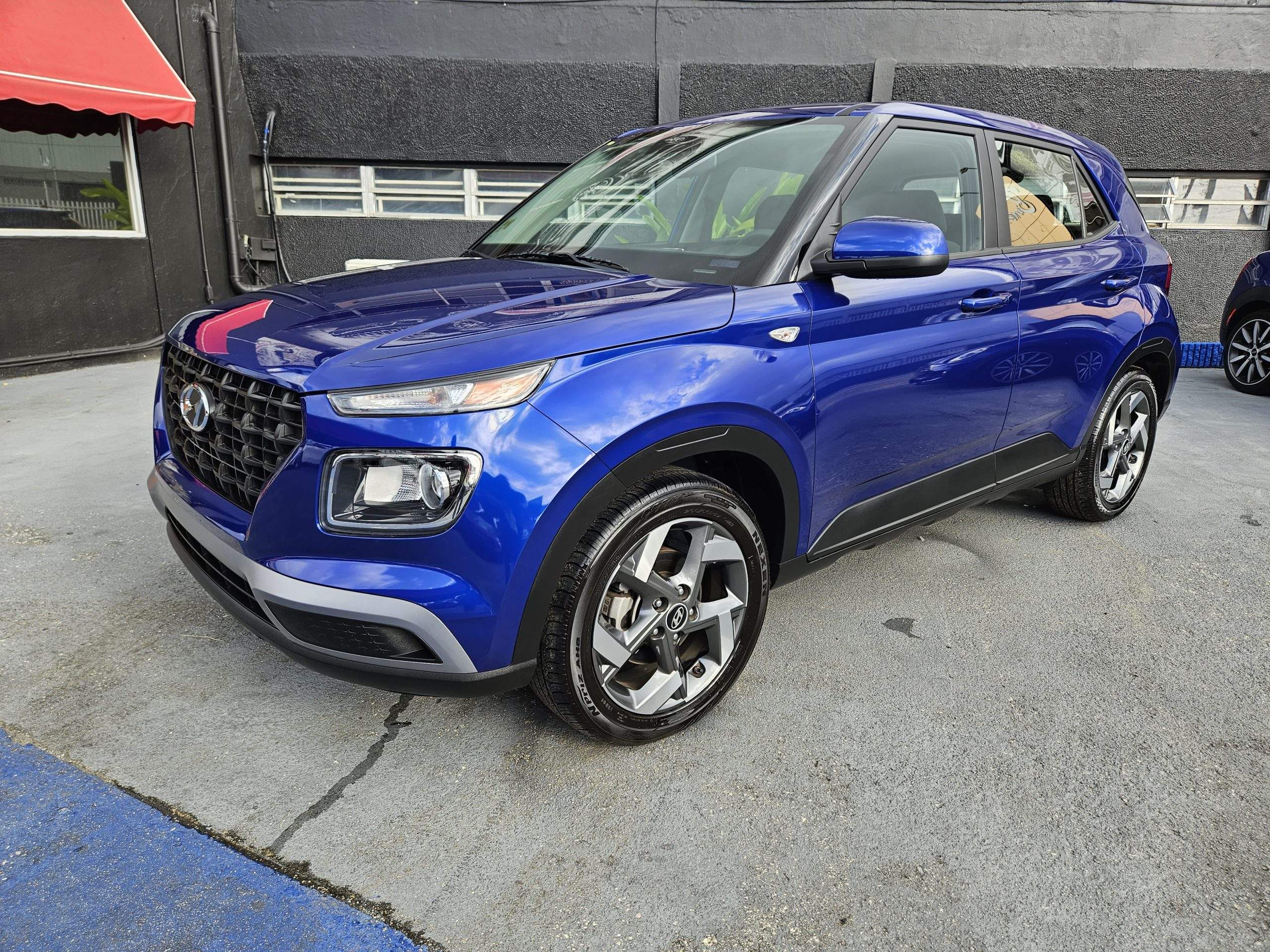 2022 Hyundai Venue SE (Azul) - Move Motion Automotive Imports