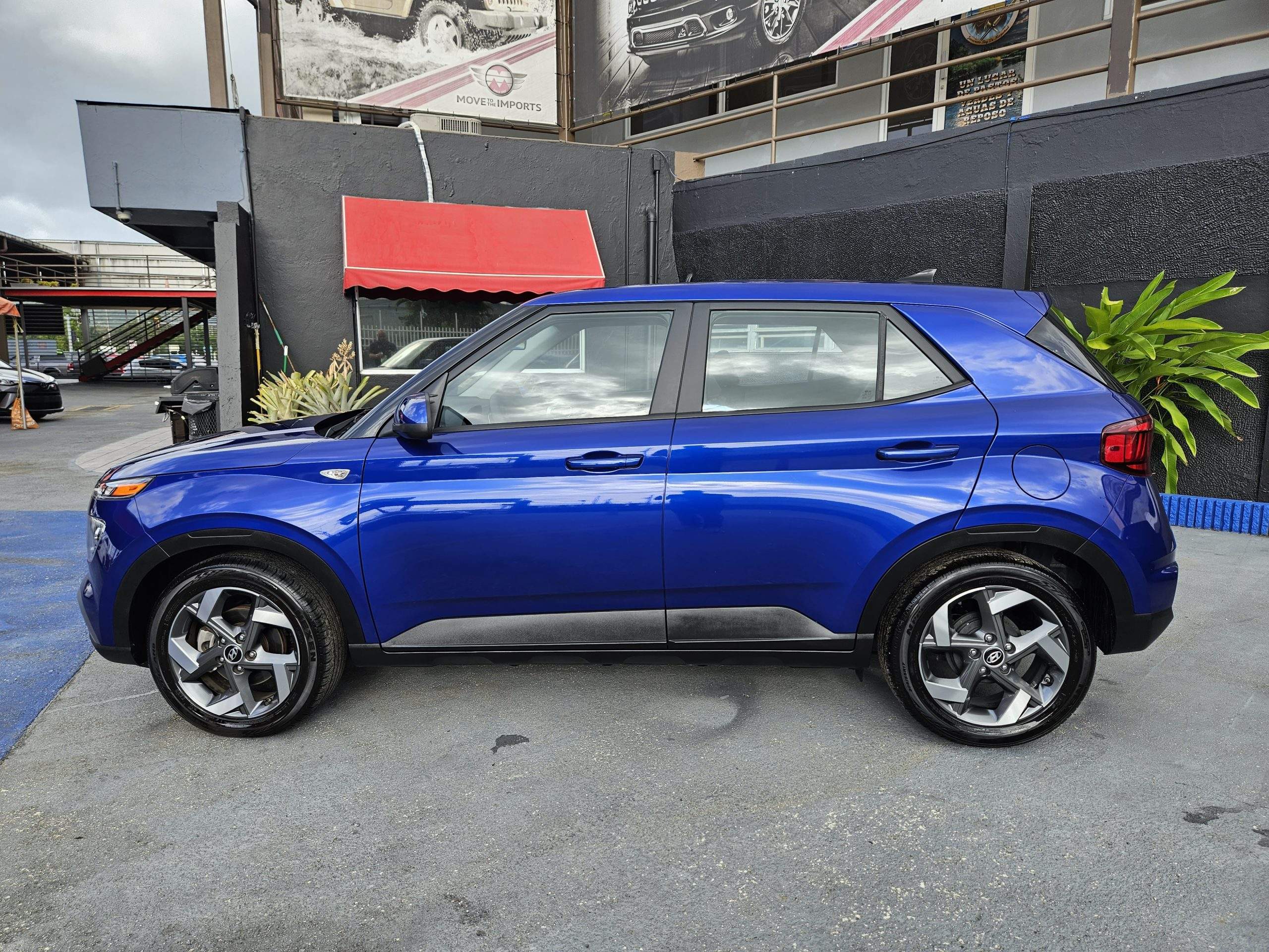 2022 Hyundai Venue SE (Azul) - Move Motion Automotive Imports