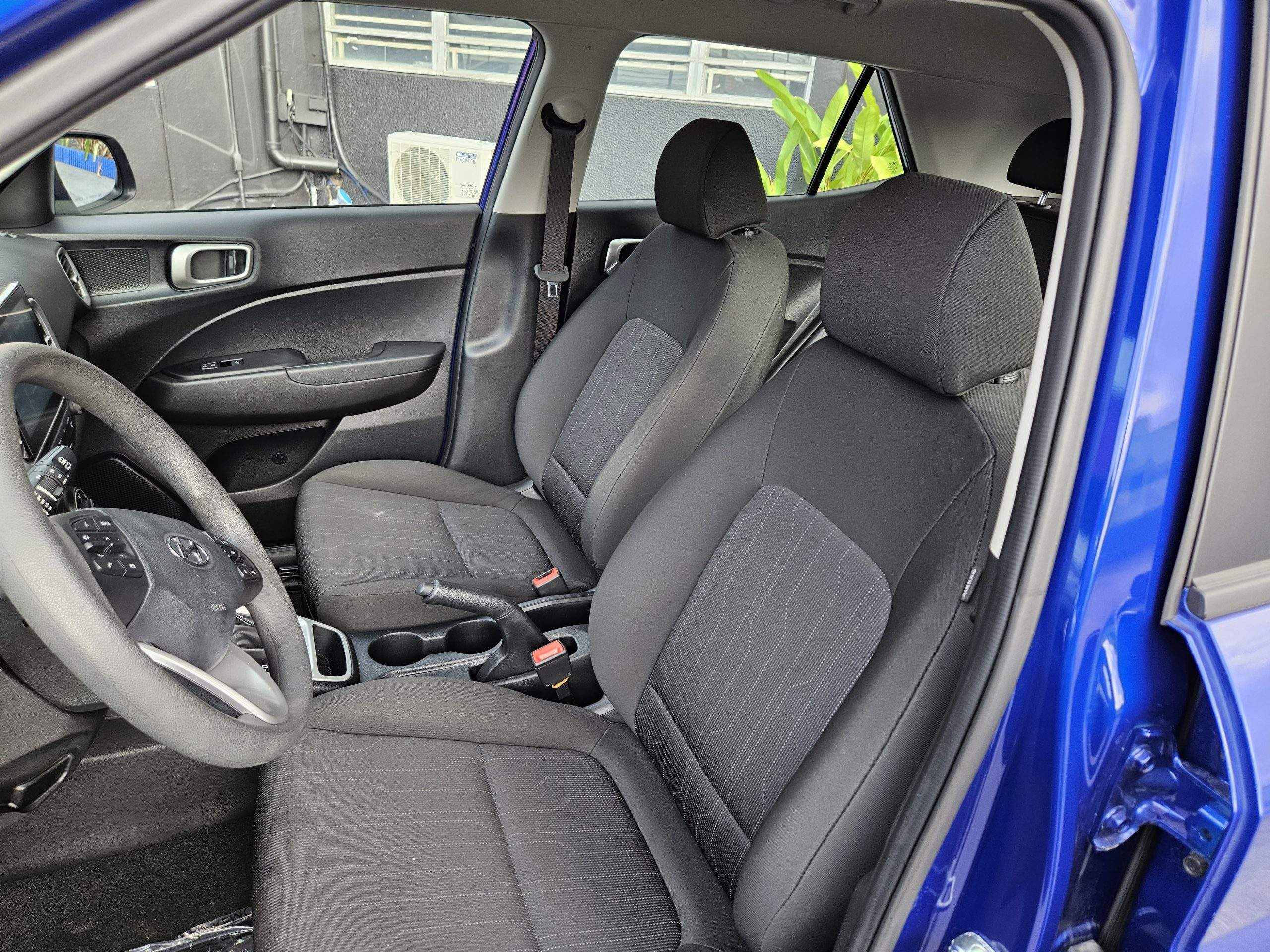 2022 Hyundai Venue SE (Azul) - Move Motion Automotive Imports